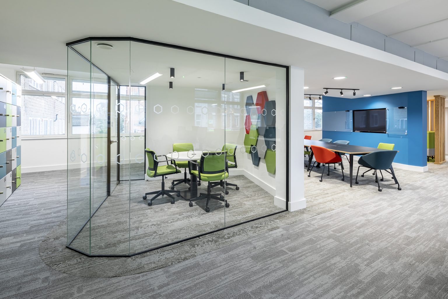 Transforming a traditional workspace – Form Workplace Solutions
